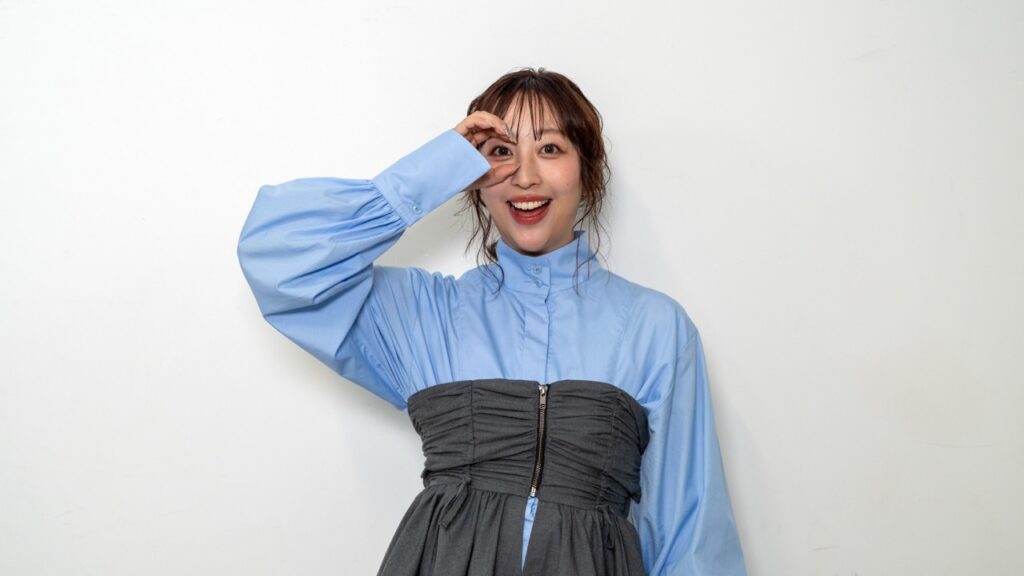 【インタビュー】タレント/女優のたけうちほのかさん「スマホは私にとってファッションの一部」 | にこスマ通信