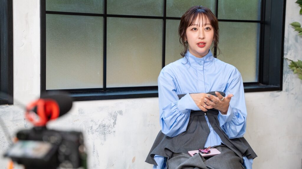 【インタビュー】タレント/女優のたけうちほのかさん「スマホは私にとってファッションの一部」 | にこスマ通信