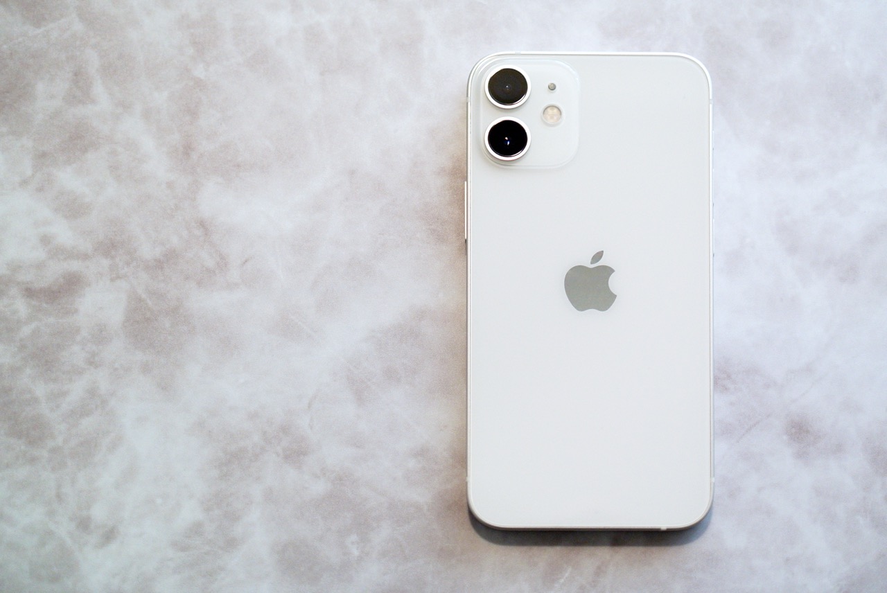 【2024年】iPhone 12 mini 実機レビュー｜今でも快適に使えるか徹底検証 | にこスマ通信
